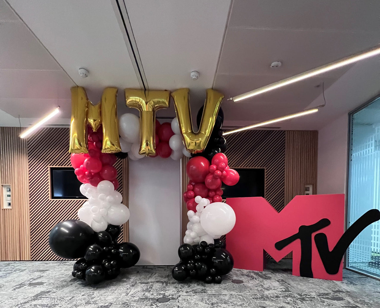 Balloon Specialist in Corporate and Private Events – Puff Puff Balloons