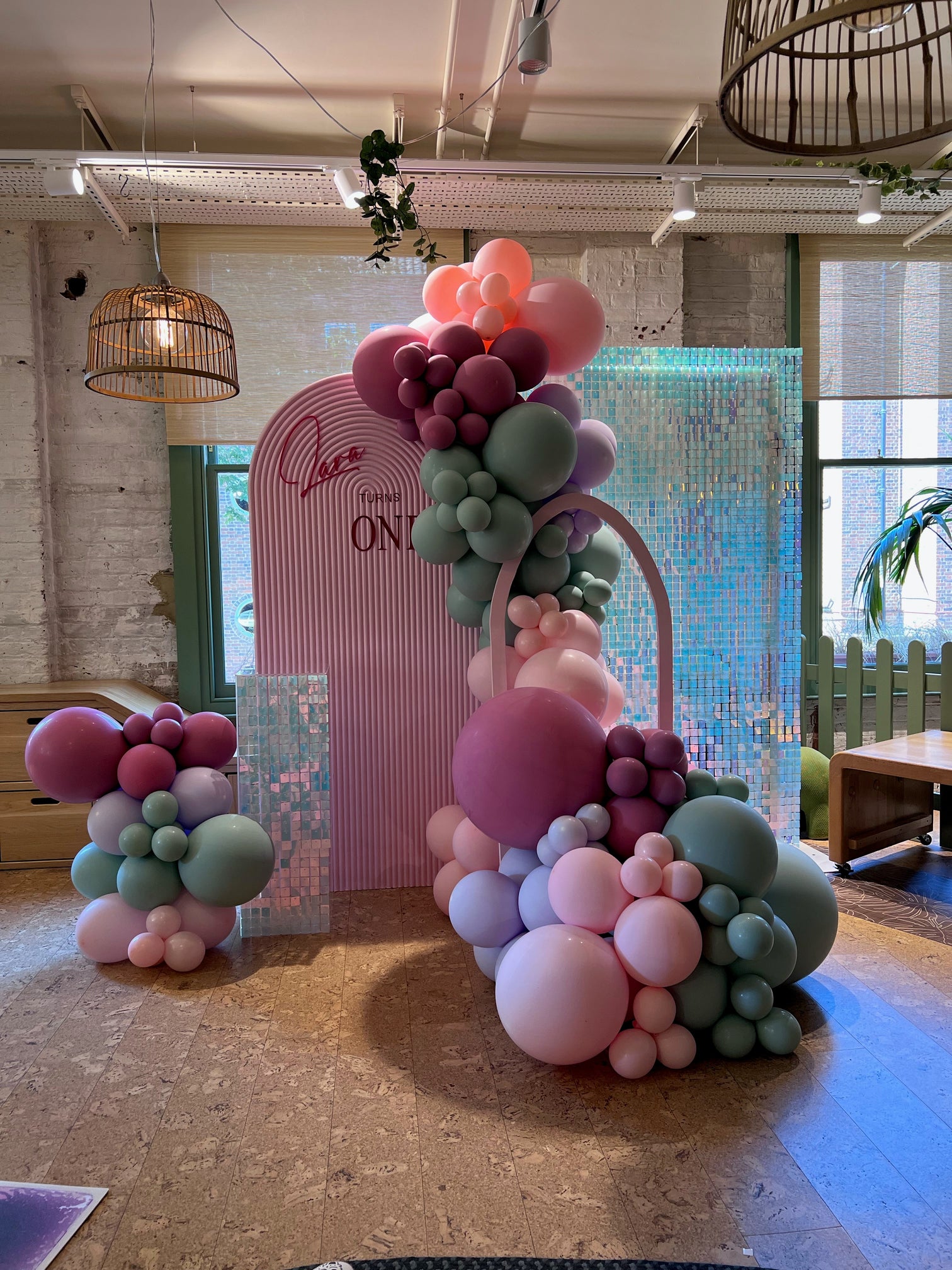 Balloon Specialist in Corporate and Private Events – Puff Puff Balloons